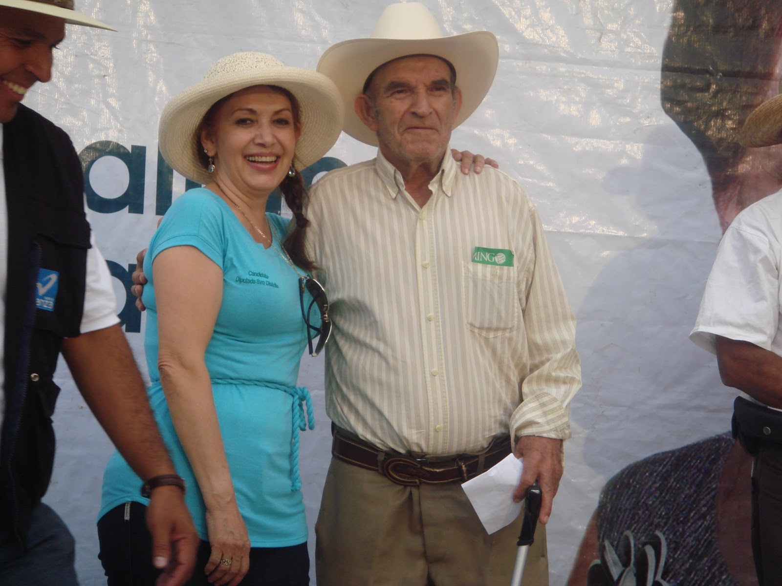 Candidata a Diputada de Calvillo Alma Edith Díaz de León : junio 2013