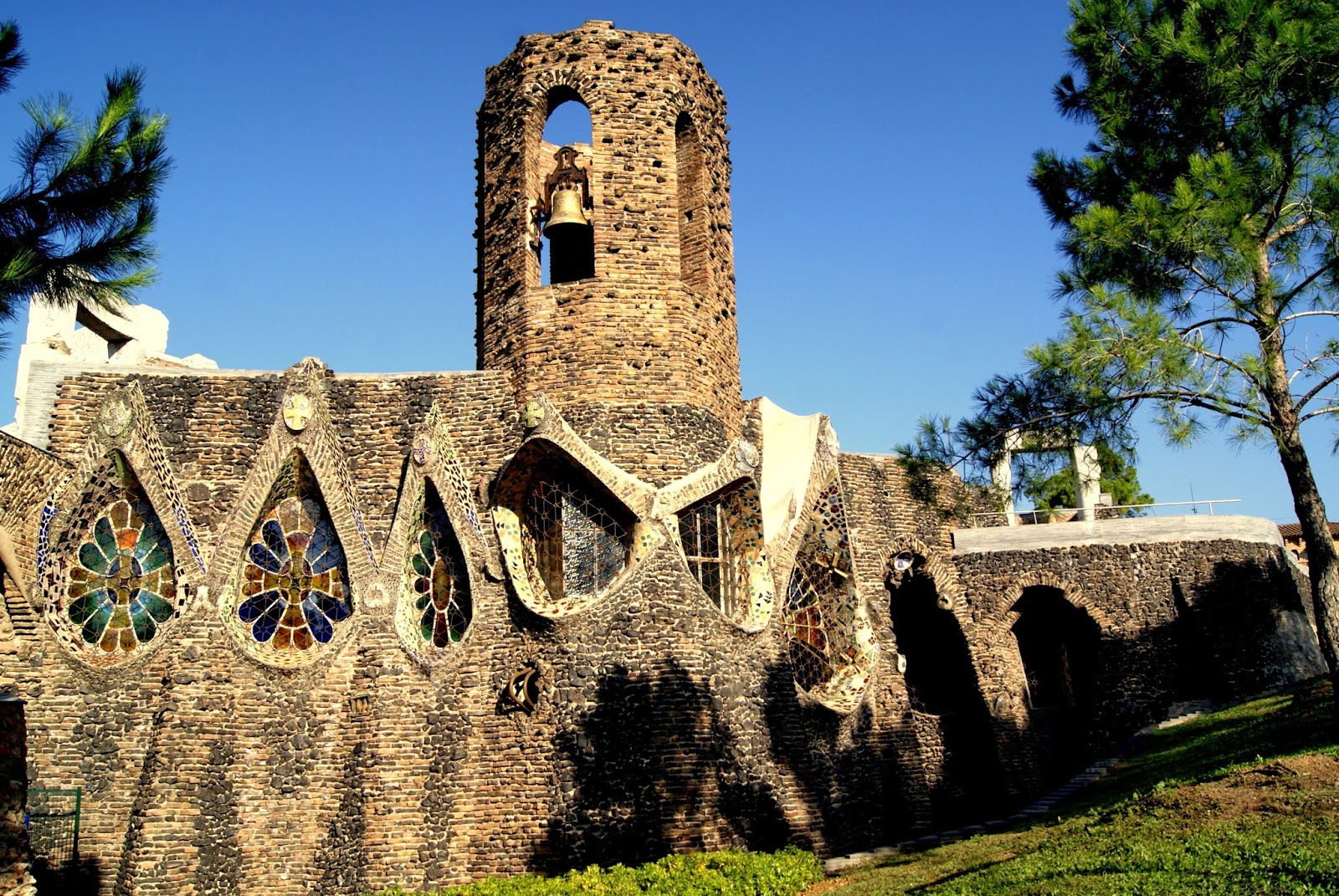 ESPÍRITU SIN NOMBRE: Cripta de la Colonia Güell