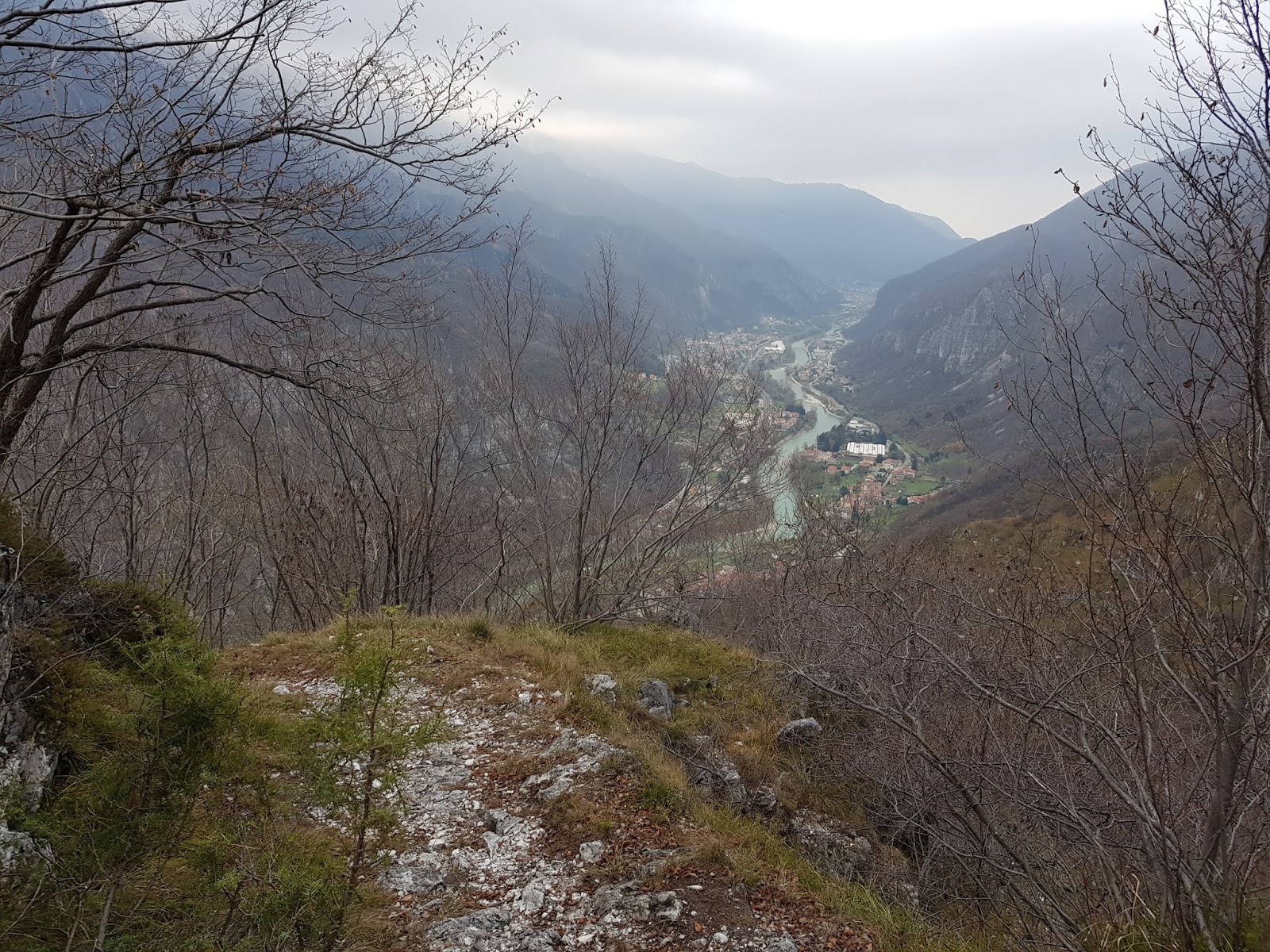Su strade e sentieri: COL D'ASTIAGO (m. 1.241) - SENTIERO DEL VU - Val ...