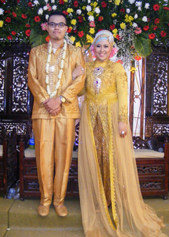 Kebaya Modern Pengantin Nuansa Gold - Kumpulan Model Kebaya Modern