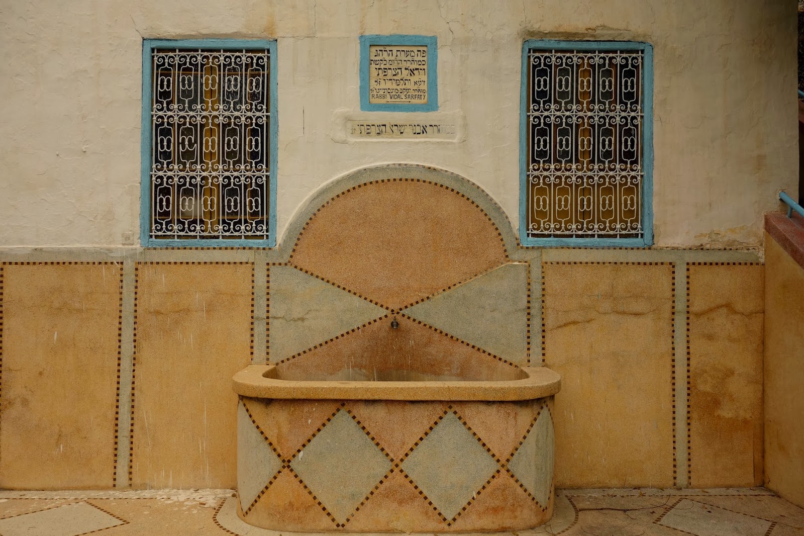 semifreelife: Fes' Jewish Cemetery & Synagogue