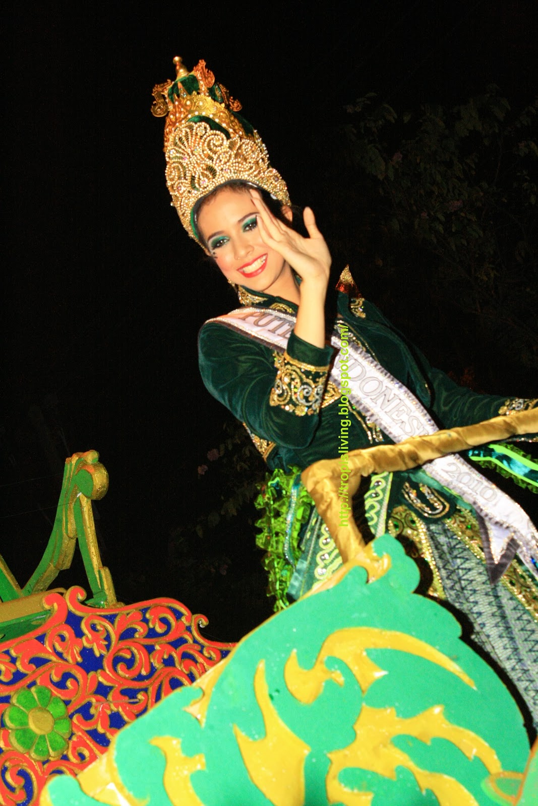 solo batik carnival 2011 'Miracle legend' ~ Uniquely Indonesia