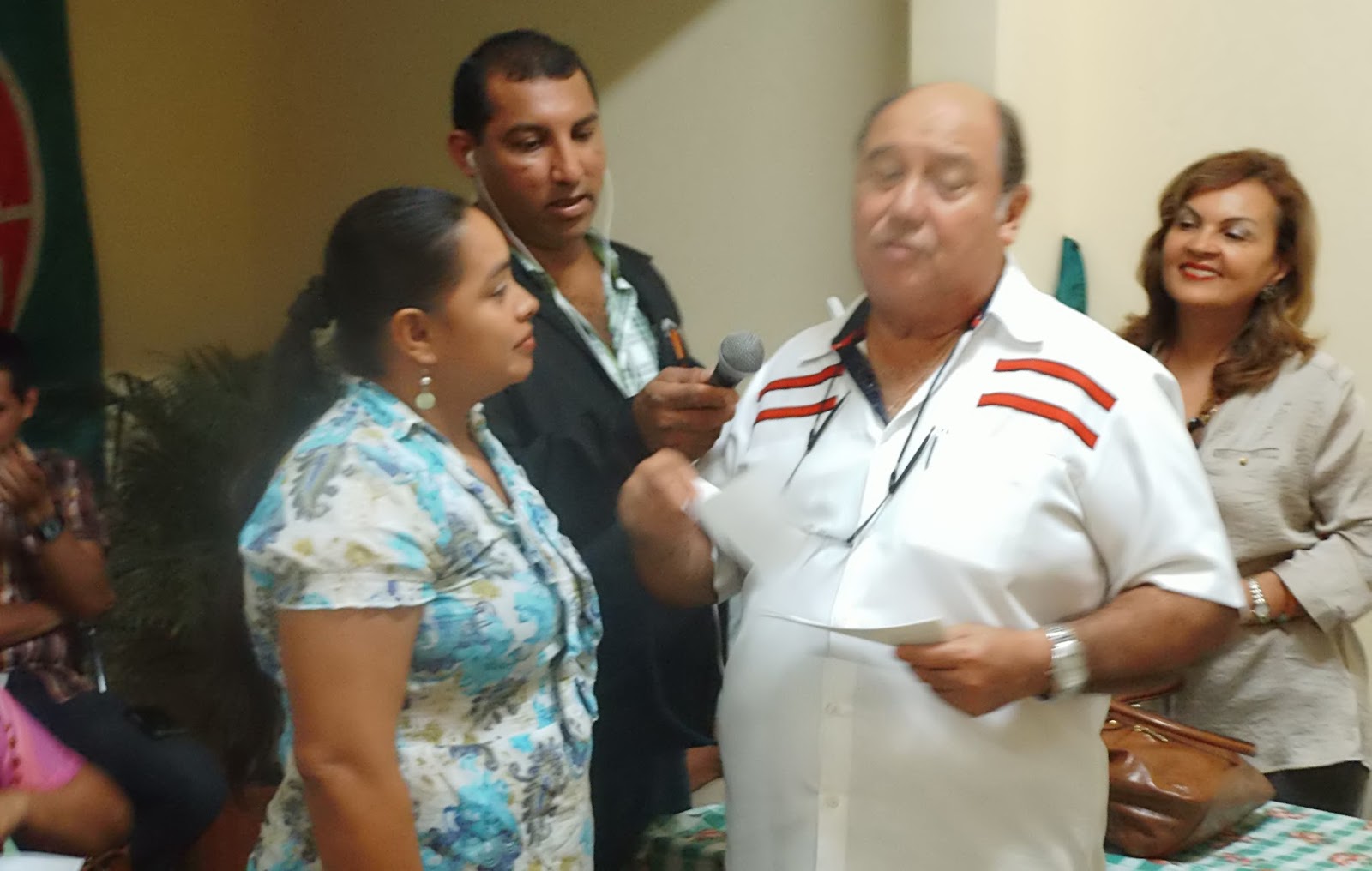 TITO AFU EN ACCION: TITO AFÚ CONTINÚA APOYANDO A LA GENTE DE SU CIRCUITO