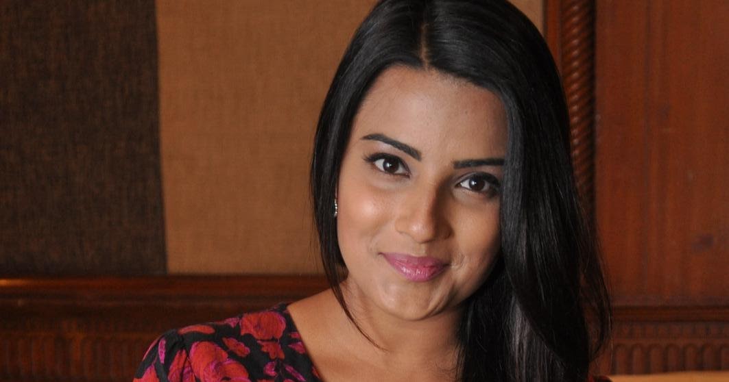 DESI ACTRESS PICTURES: Jyoti Seth Photos in Floral Dress at Bhadram Be ...