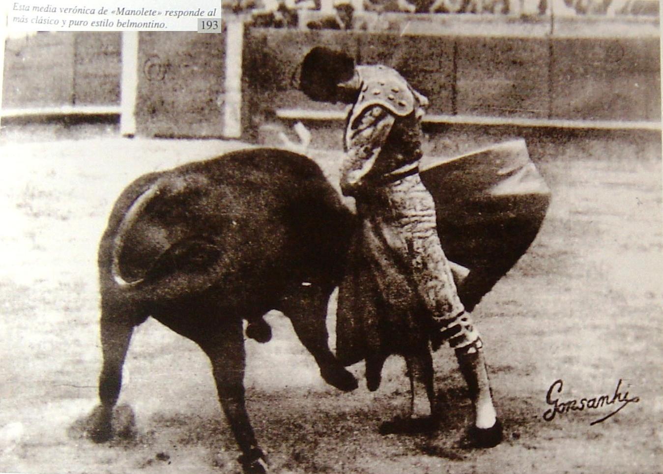 Aula Taurina de Granada: Manolete de capa (III) y media
