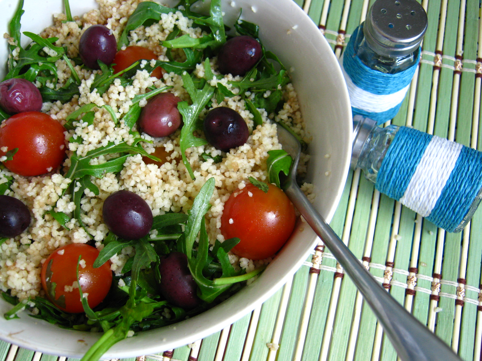 Droopi's everything (but the kitchen sink): Salata de cuscus si ruccola ...