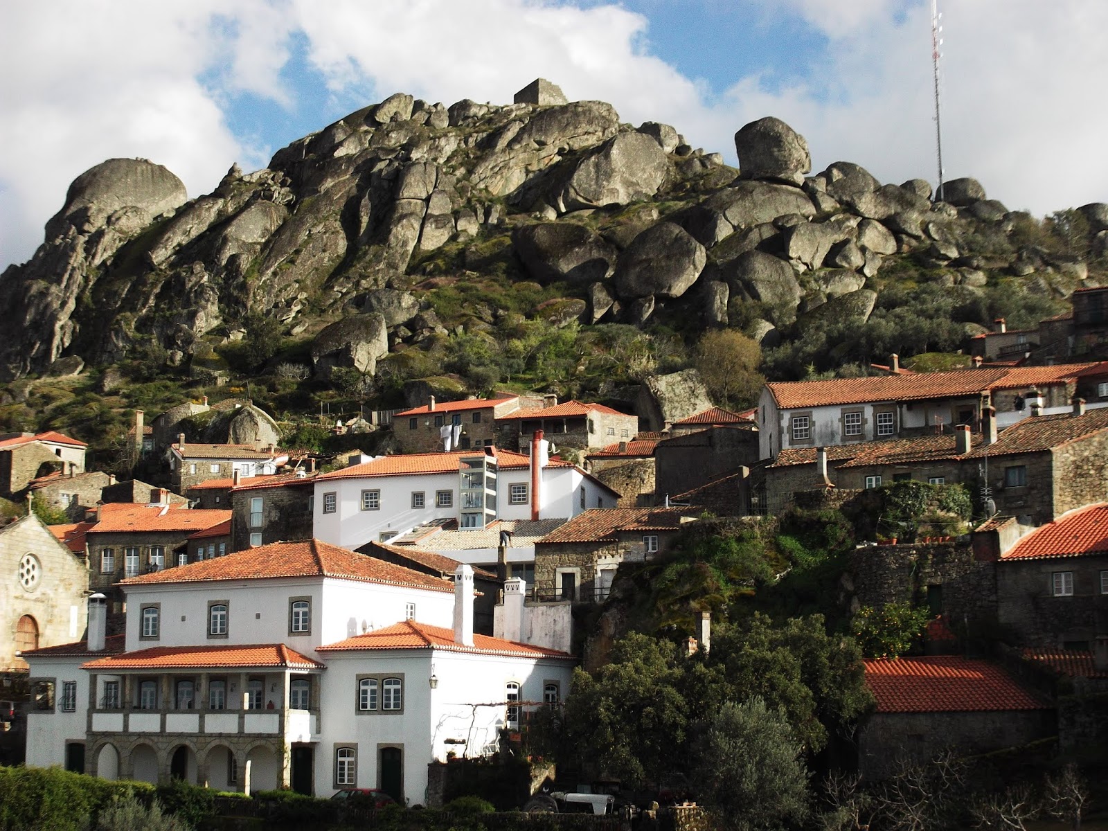 Postais da Cultura Portuguesa : Aldeia histórica de Monsanto