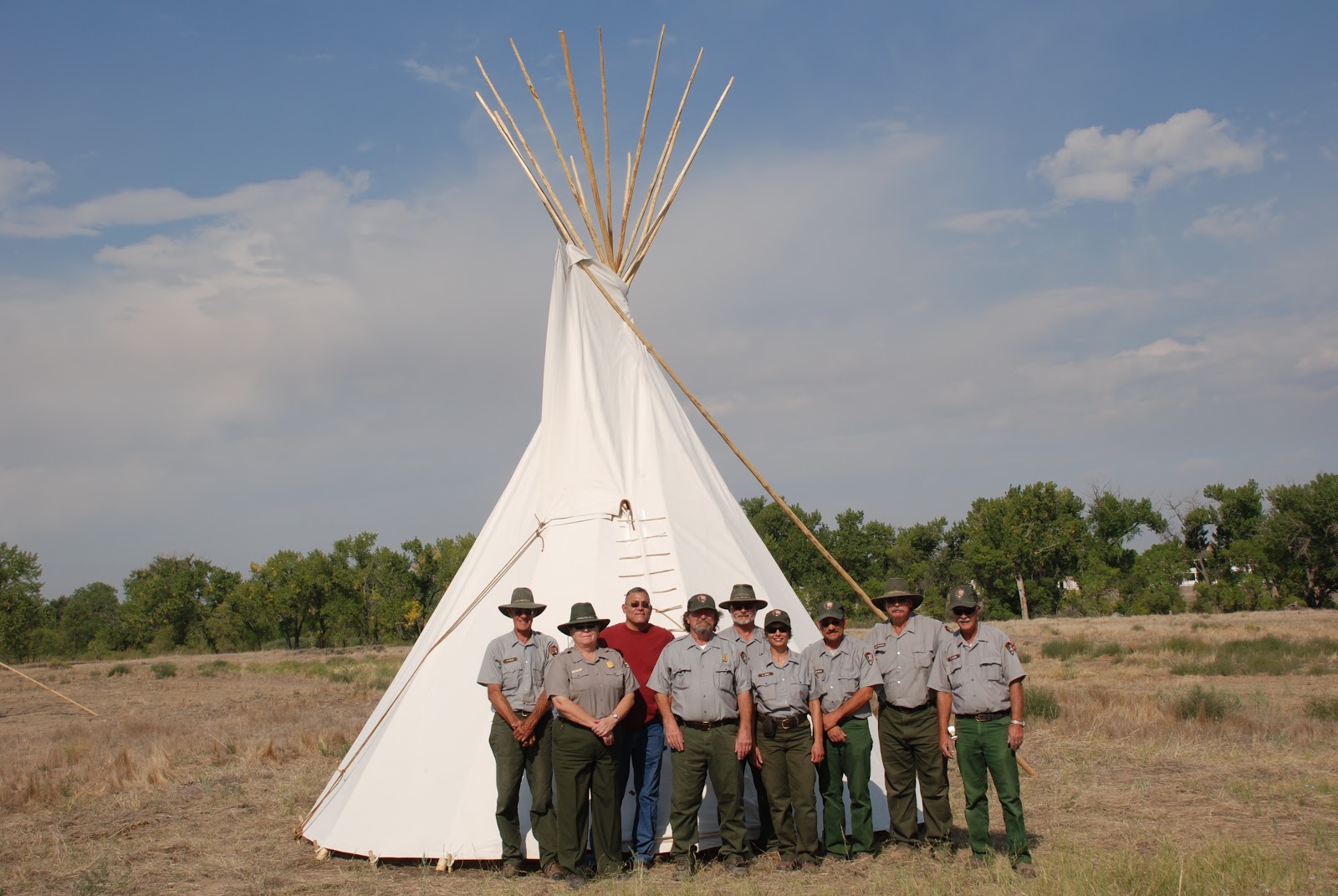White Wolf : Plains Indian Tipis Return to Fort Laramie