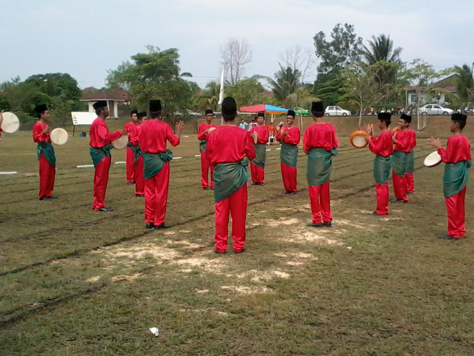 sukmawarisansmkbt6: 30/6/2012 PERSEMBAHAN KOMPANG & FORMASI DI HARI 5 ...