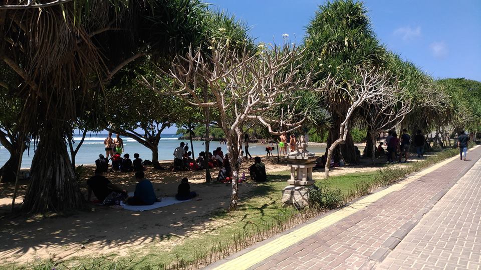 √ Menikmati Pesona Pantai Peninsula Island Nusa Dua Bali - Perlu Piknik
