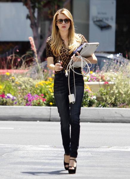 CELEBRITY LIFE-NEWS-PHOTOS: Emma Roberts super magra