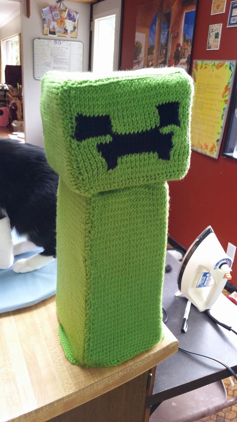 Tangled Yarns: knitting up some tall tales: Knitted Minecraft Creeper