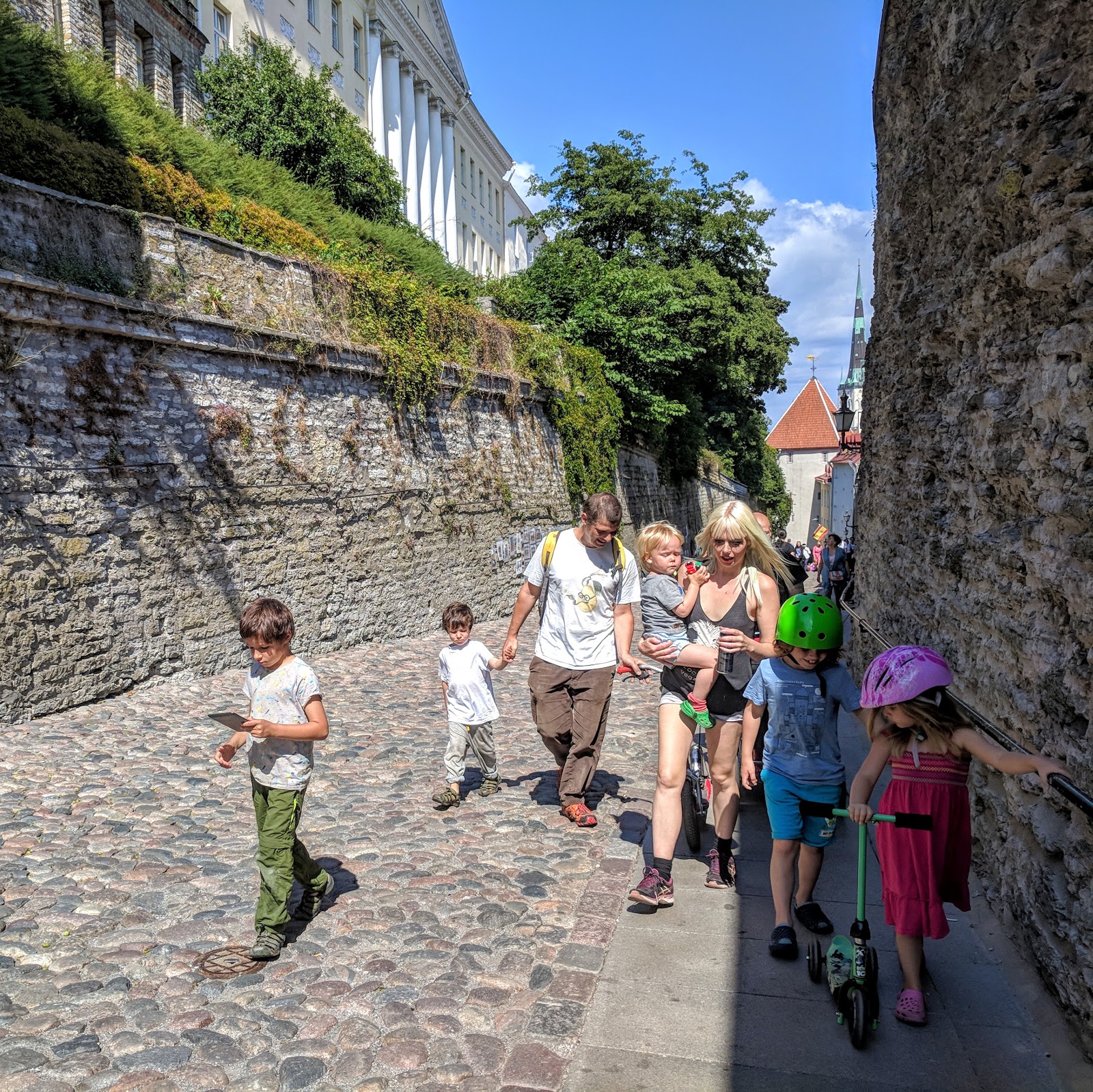 Wild camping och en hemskolnings-familj i Tallinn – Den andra resan