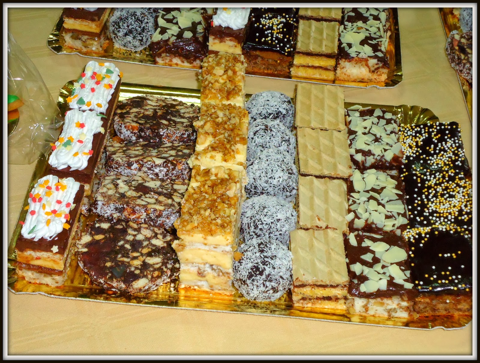 Cristina & Deepu's Kitchen: Prajituri asortate / Mixed cakes