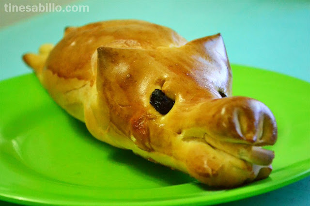 Froodie: The Cool and Casual Foodie: Lechon-shaped bread