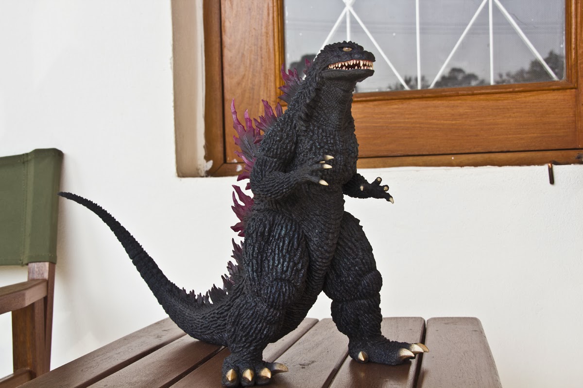 The Kaiju Planet: Figure Review - X-Plus Toho 30cm Series Godzilla 1999