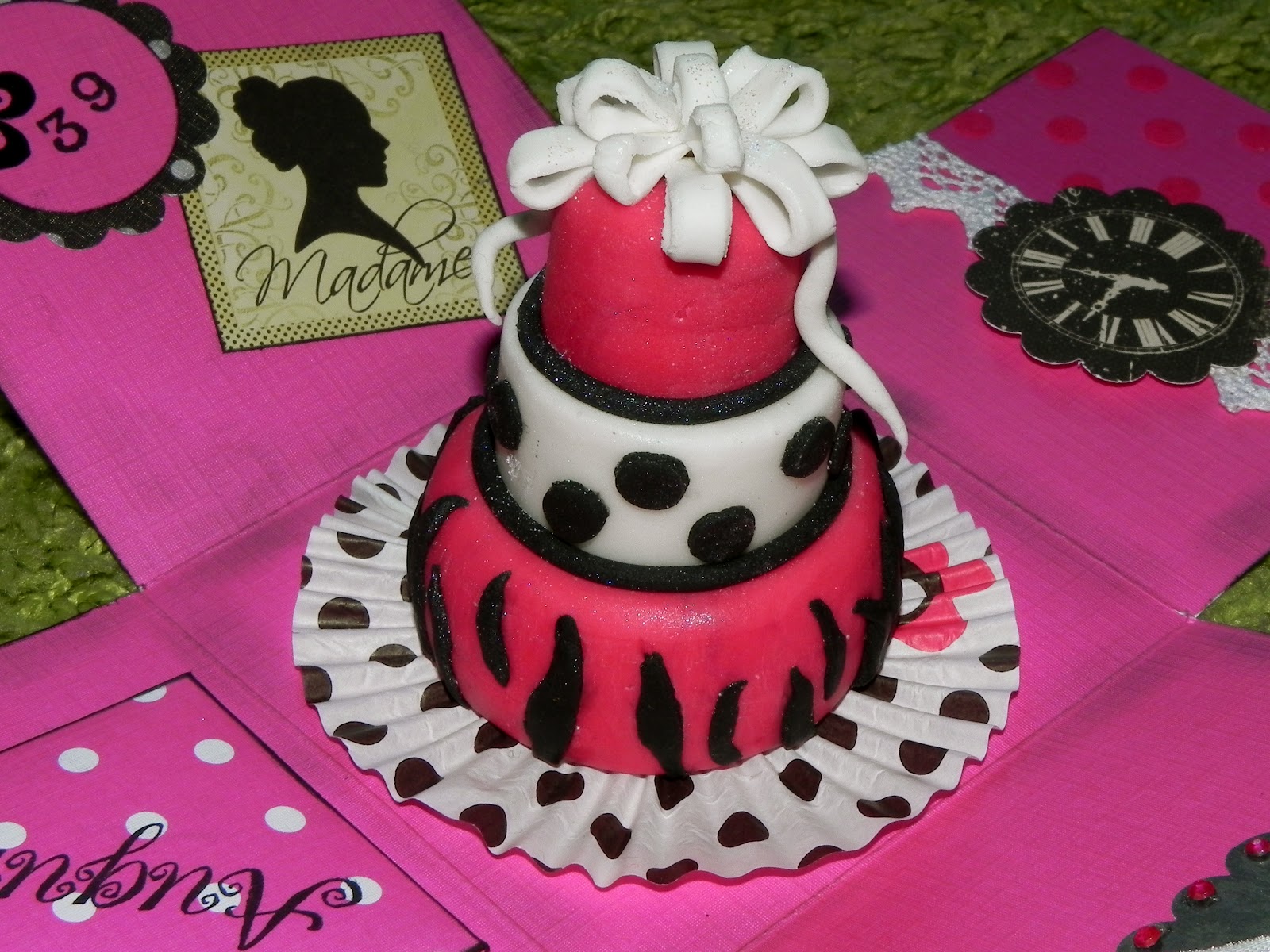 SISTERSSCRAPANDCAKE: Box Explosion con Mini Cake