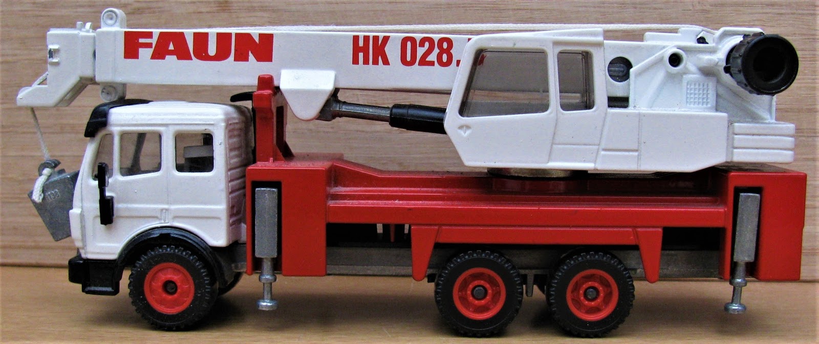 Siku Fotoblog.: Siku 3723 Mercedes Faun Teleskop-Autokran/Telescopic Crane.