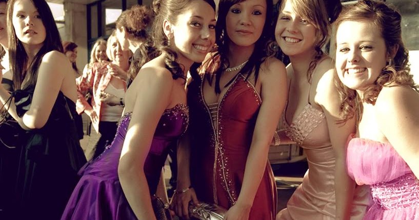 WhiteAzalea Junior Dresses: How to Dress Perfect for School Dance