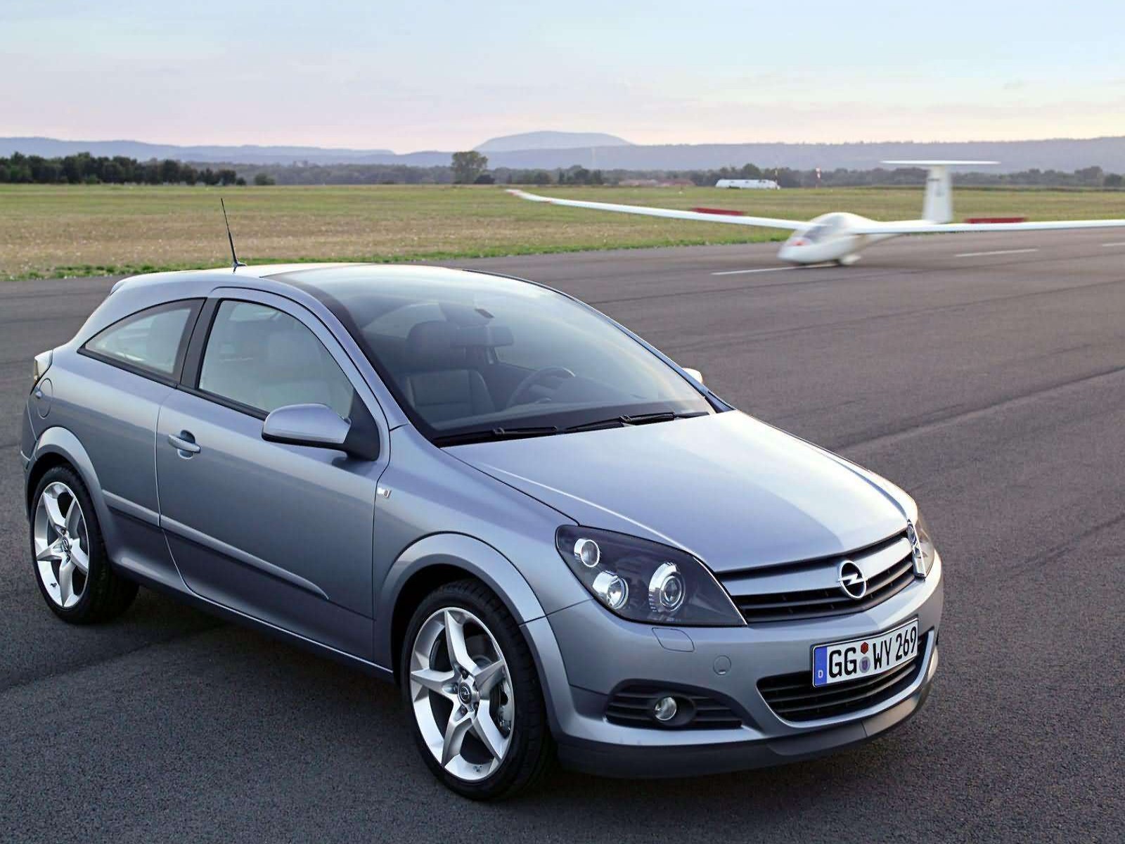 Car And Car Zone: Opel Astra GTC with Panoramic Roof 2005 new cars, car ...