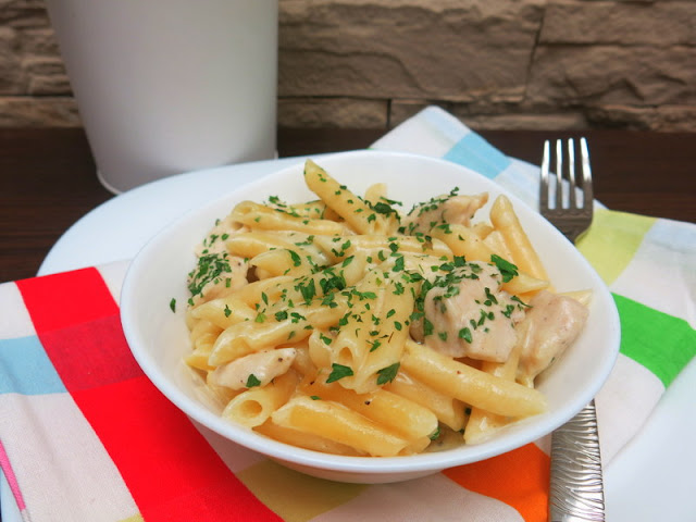 Tomillo, laurel y otras cosas de comer.: PASTA ALFREDO CON POLLO