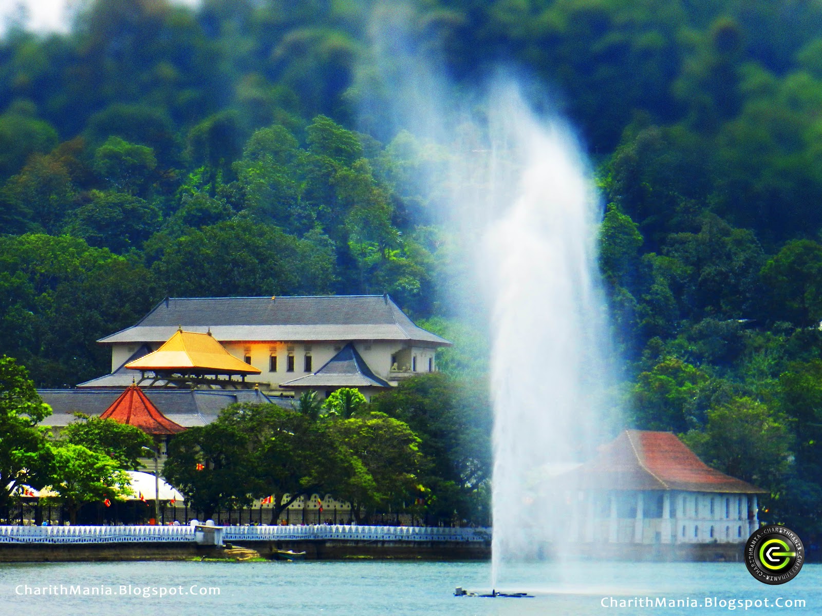 CharithMania: Sri Dalada Maligawa