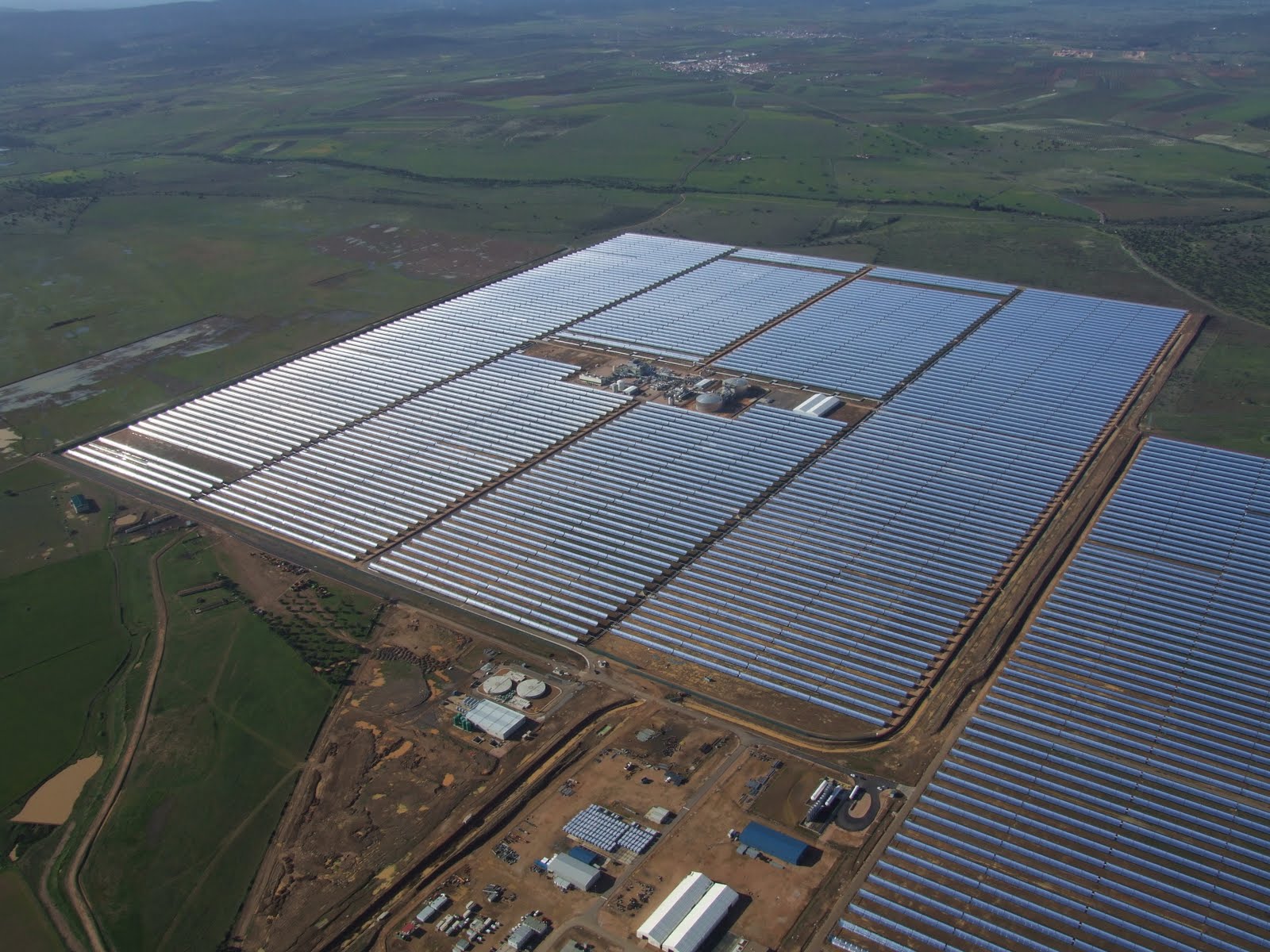 NewEnergyNews: GE BUYS INTO ADVANCED SOLAR POWER PLANT