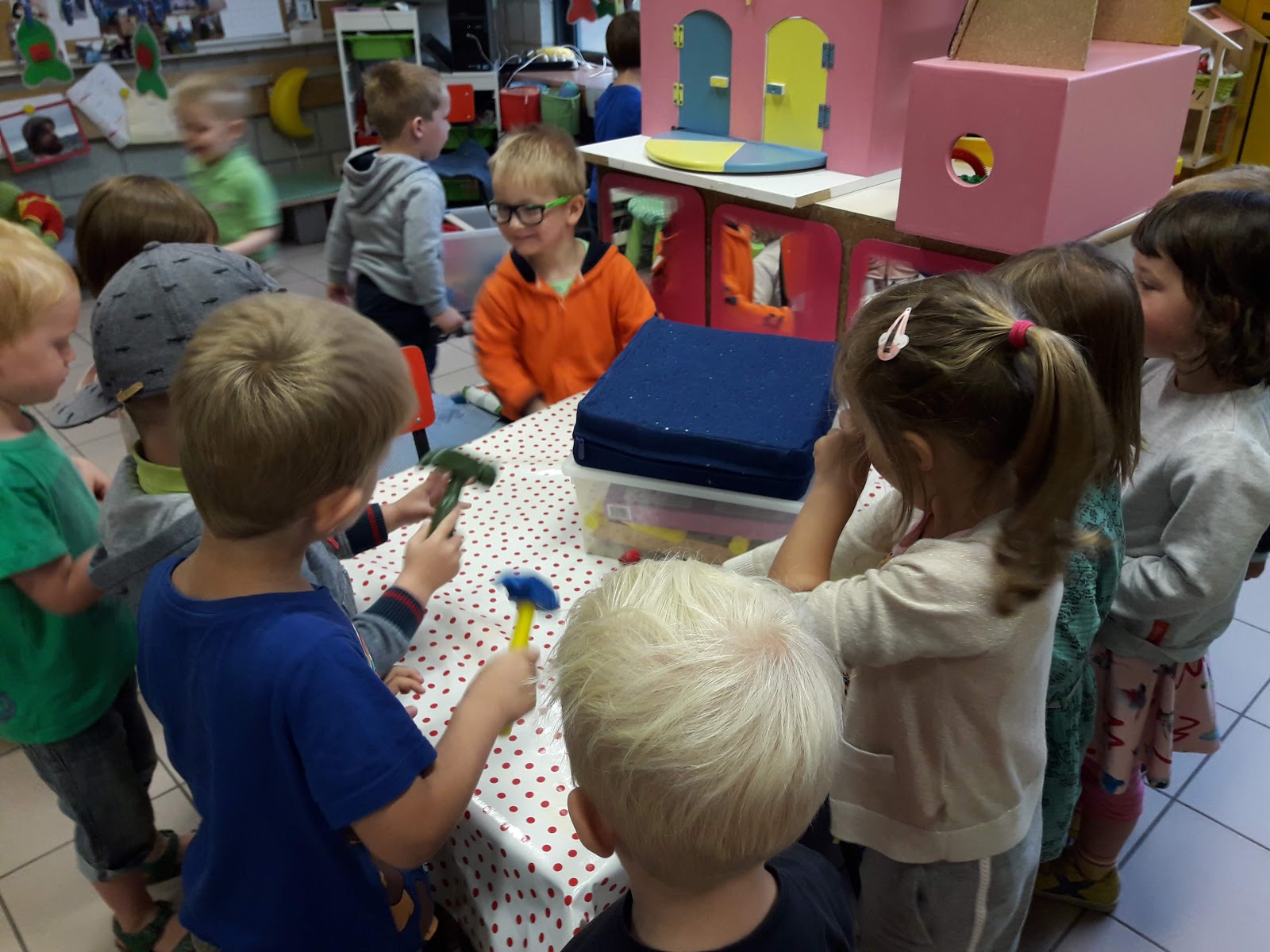 Welkom in de visjesklas: Muziek maken met zagen en hamers:kling klang ...