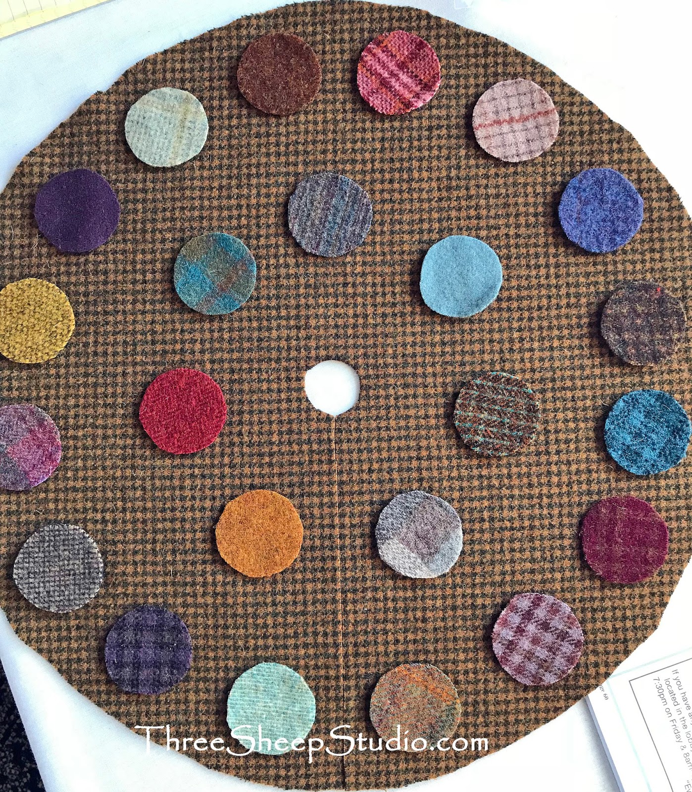 Three Sheep Studio: Stitching Wool Pennies...