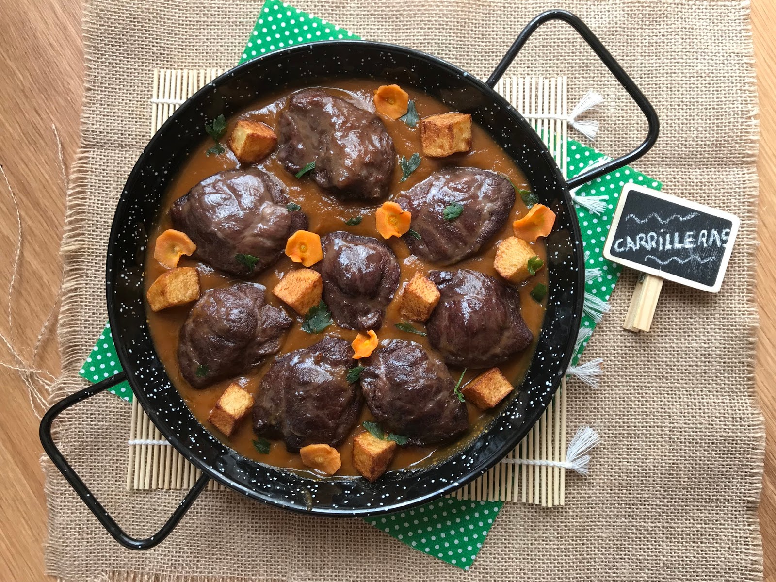 Carrilleras de cerdo al vino tinto. Cooking the Chef