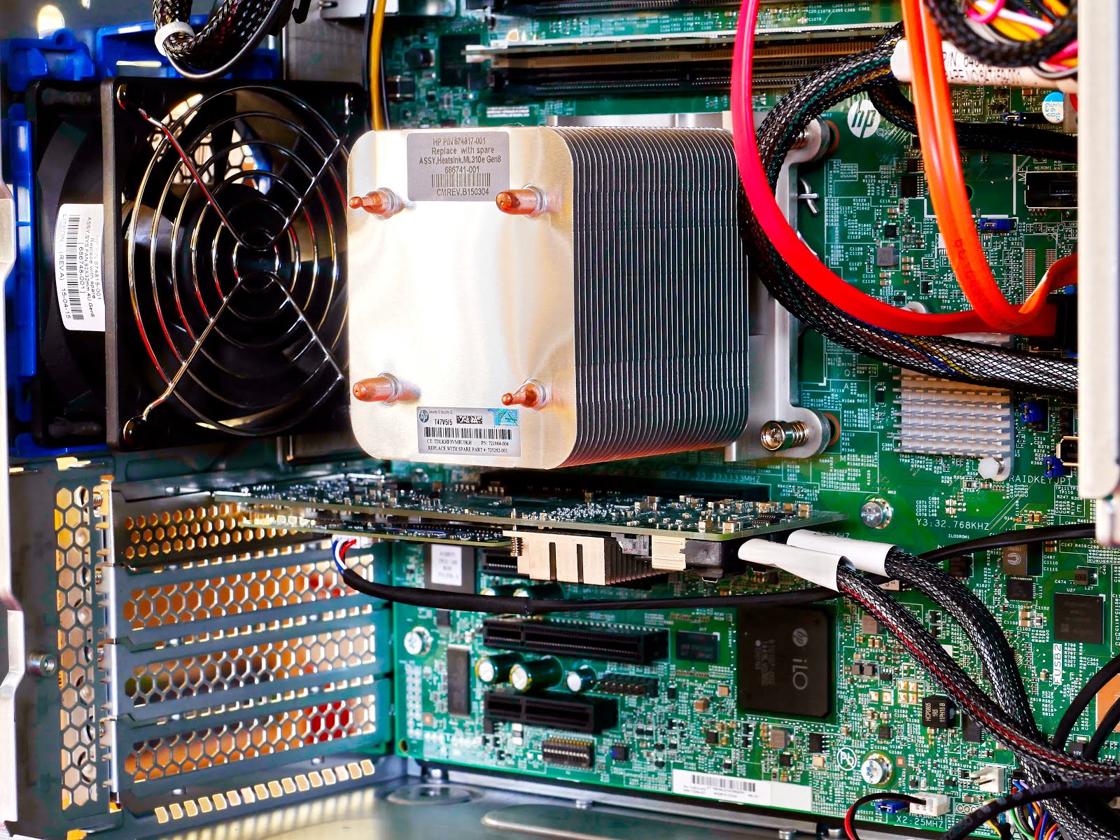 HP ProLiant ML310 G8 v2 - истински сървър в потребителски формат ...