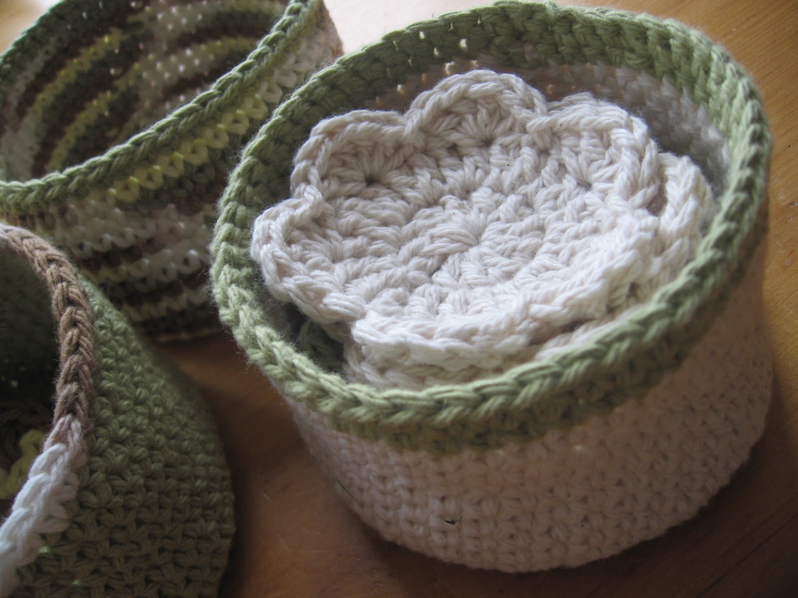 Kingdom Krafts: small crocheted containers