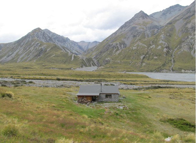 Tramping/hiking in New Zealand: Macaulay Hut