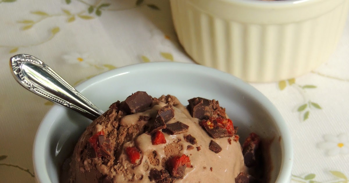 Jedozovni duo: LCHF čokoladni sladoled (s aparatom i bez)