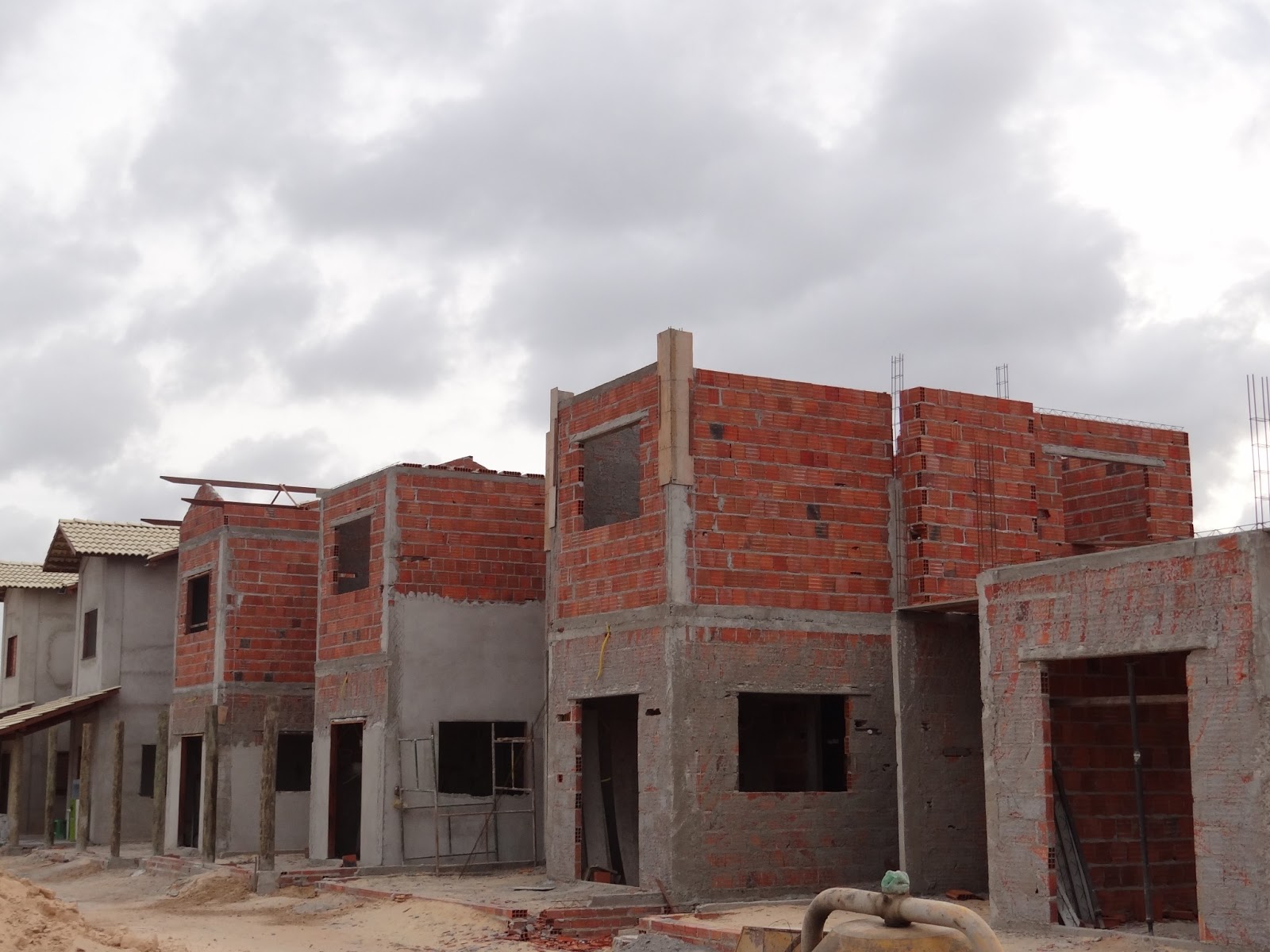 Rodrigo Nogueira: Condomínio Fechado (Obras)