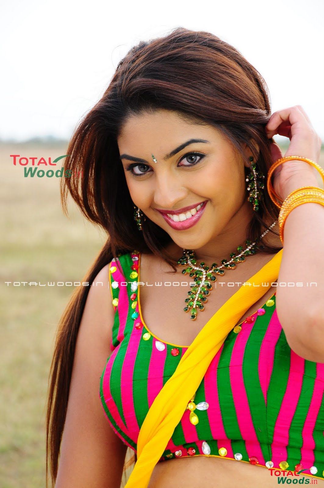 Wallpapers Richa Gangopadhyay Hottest Wallpapers