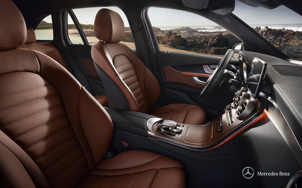 Mercedes GLC SUV Interni, sistema infotainment e foto