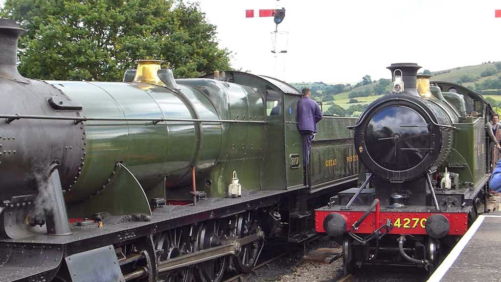 GWR 2800 Class No. 2807: Photos taken at Winchcombe (2807, 4270, siphon)