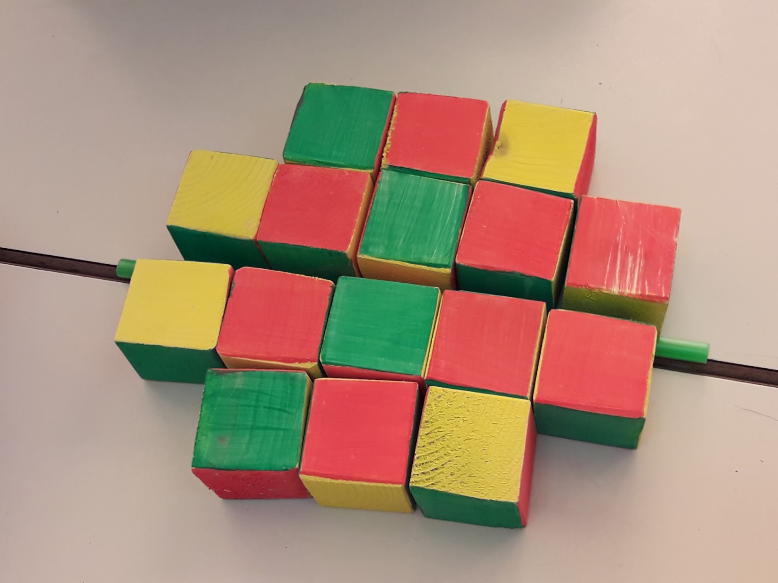 SKOZI IGRO SE UČIMO: SIMETRIJA