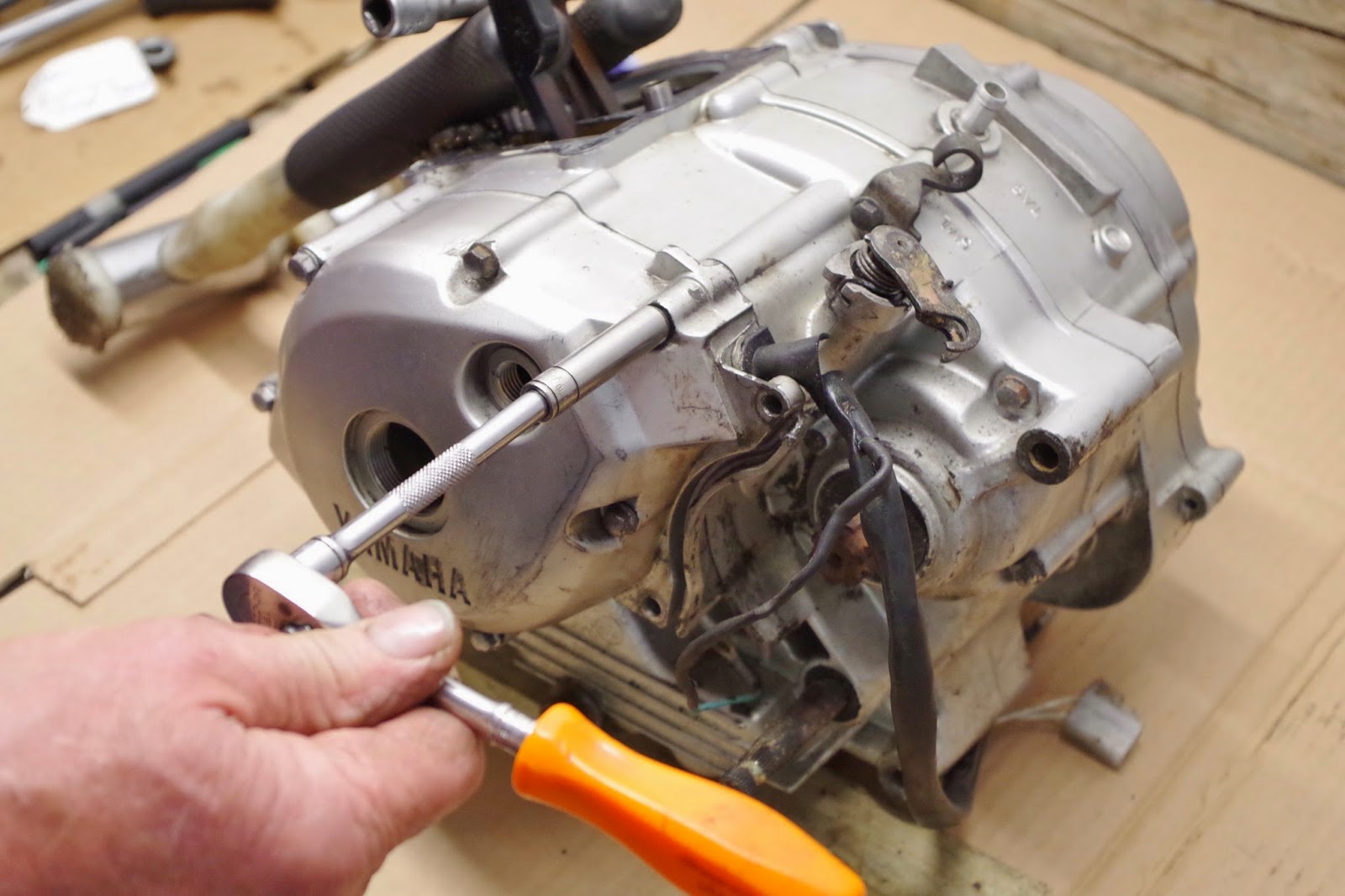 Yamaha YBR 125 Owner Blog : Yamaha YBR 125 complete engine strip down ...
