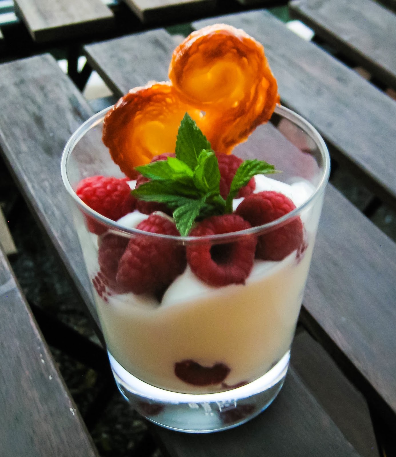 Laura's Gourmandises: Quark cream with raspberries and Coeurs de France