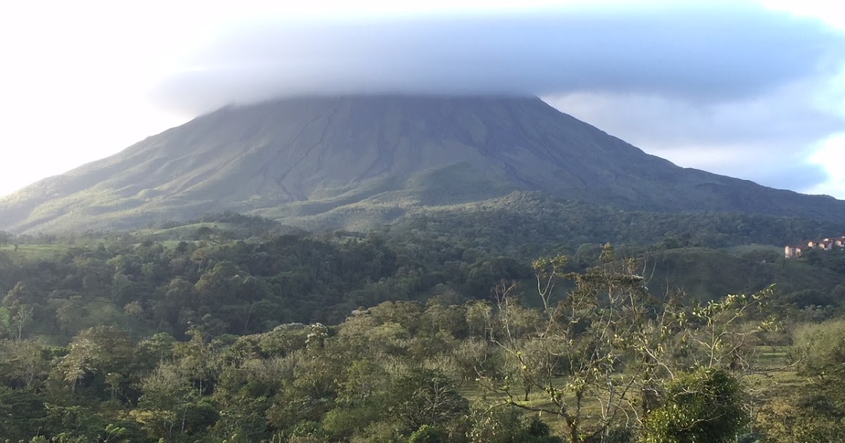 Nos voyages humanitaires ( Claudine et Gaston): Volcan, parc et lac Arenal