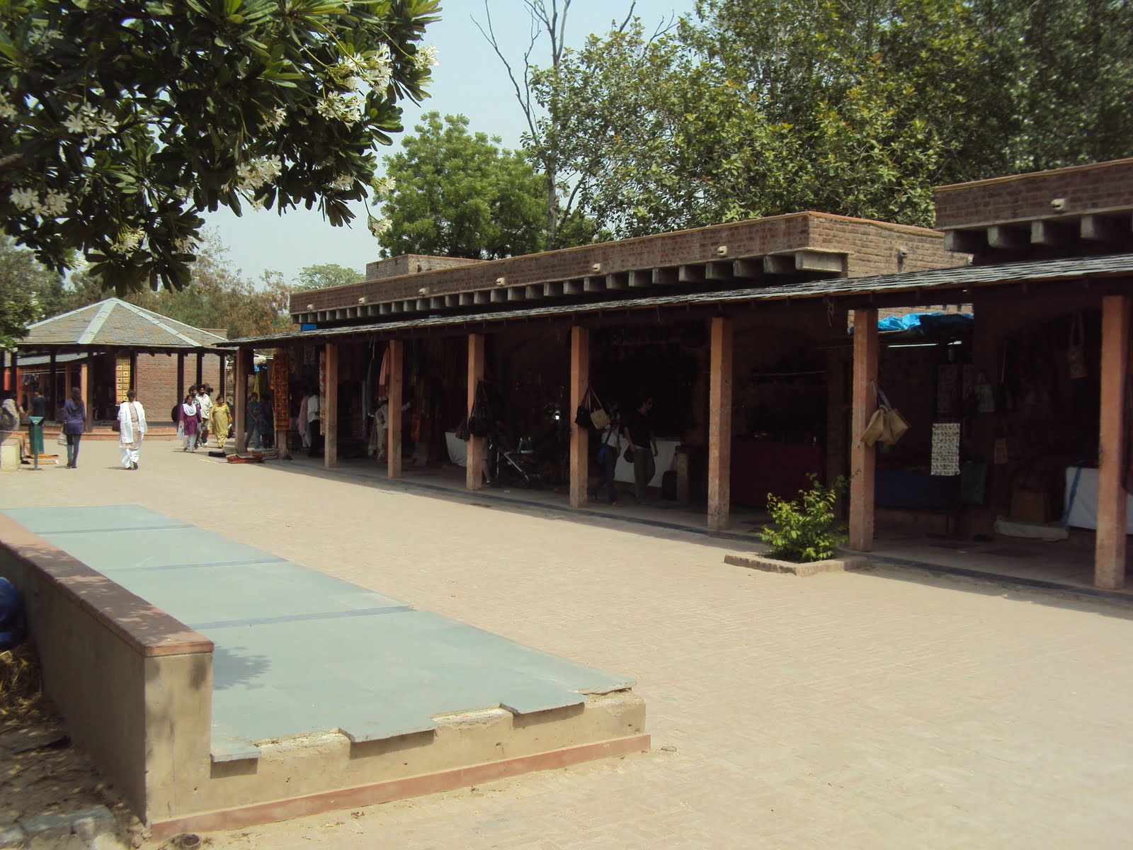 ARCHITECTURE STUDENT'S CORNER: DILLI HAAT, DELHI