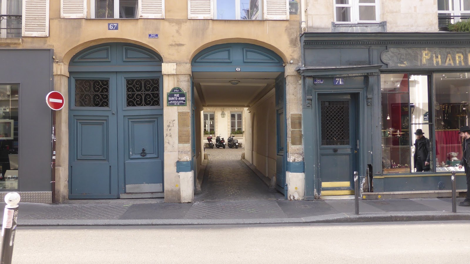 Paris-bise-art : Une cour... 69 rue Sainte-Anne