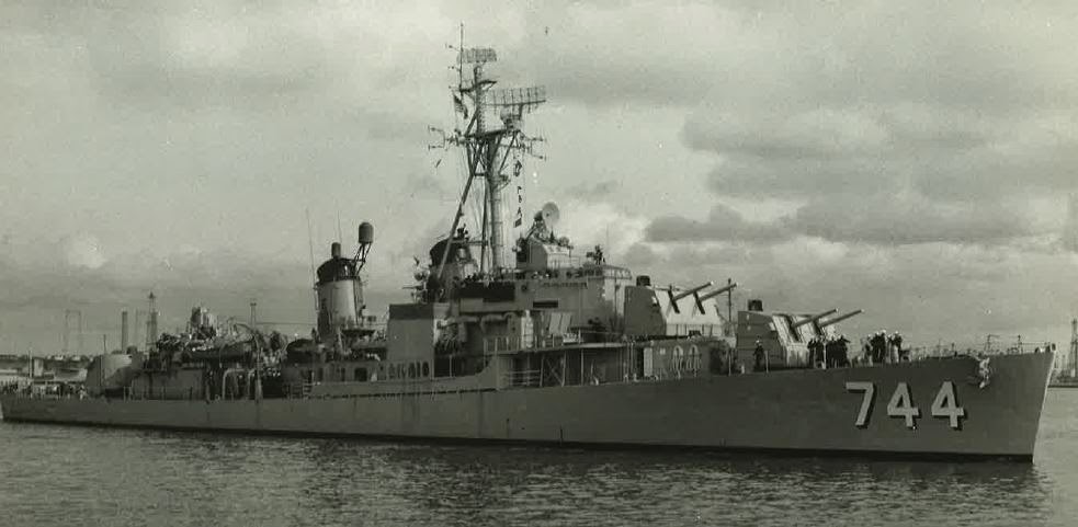 SYLVANNOVELUST: USS BLUE (DD-744)