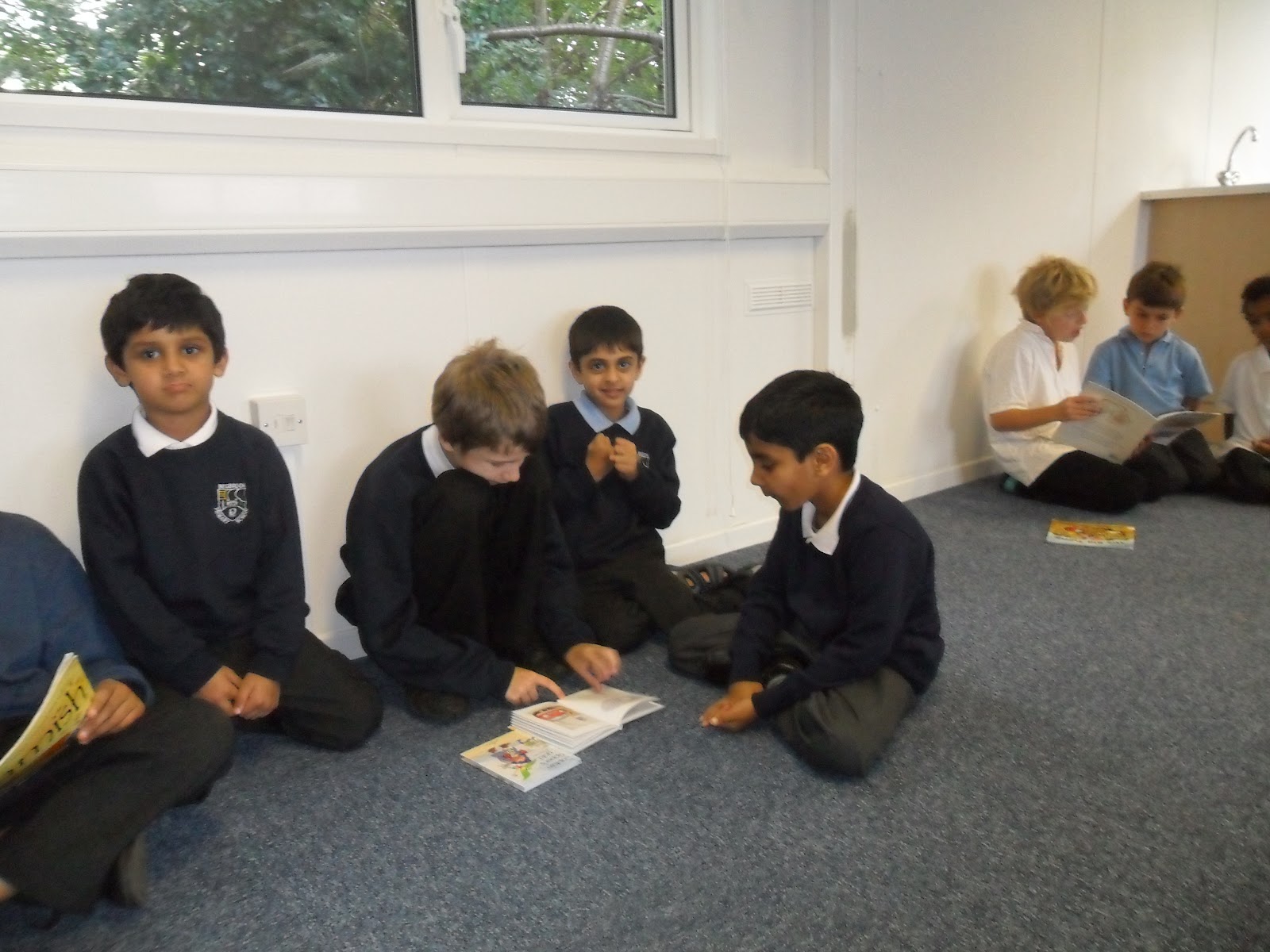 Begbrook Primary School Year 1: Reading with our buddies!