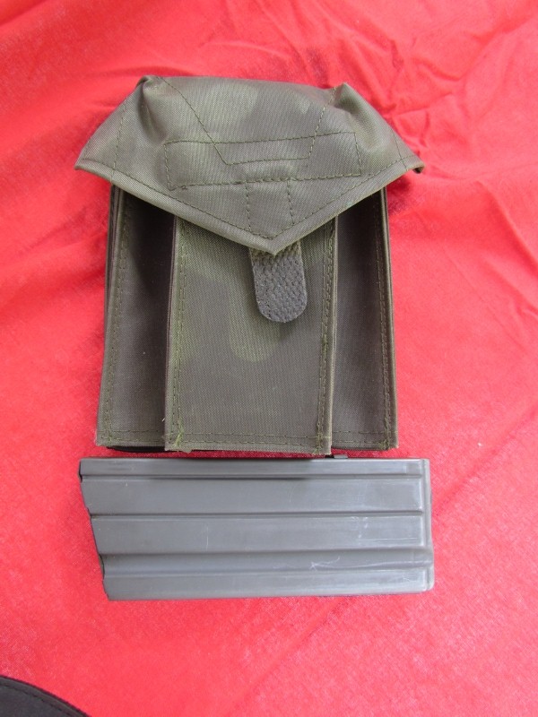 Webbingbabel: French Army F1 FAMAS Mag Pouch