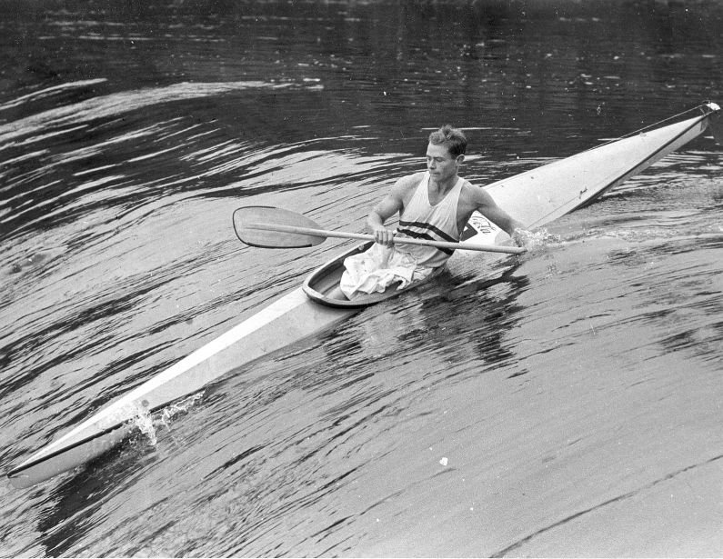 Elite Kayak (English): Charles Evans: forgotten biography of a late ...