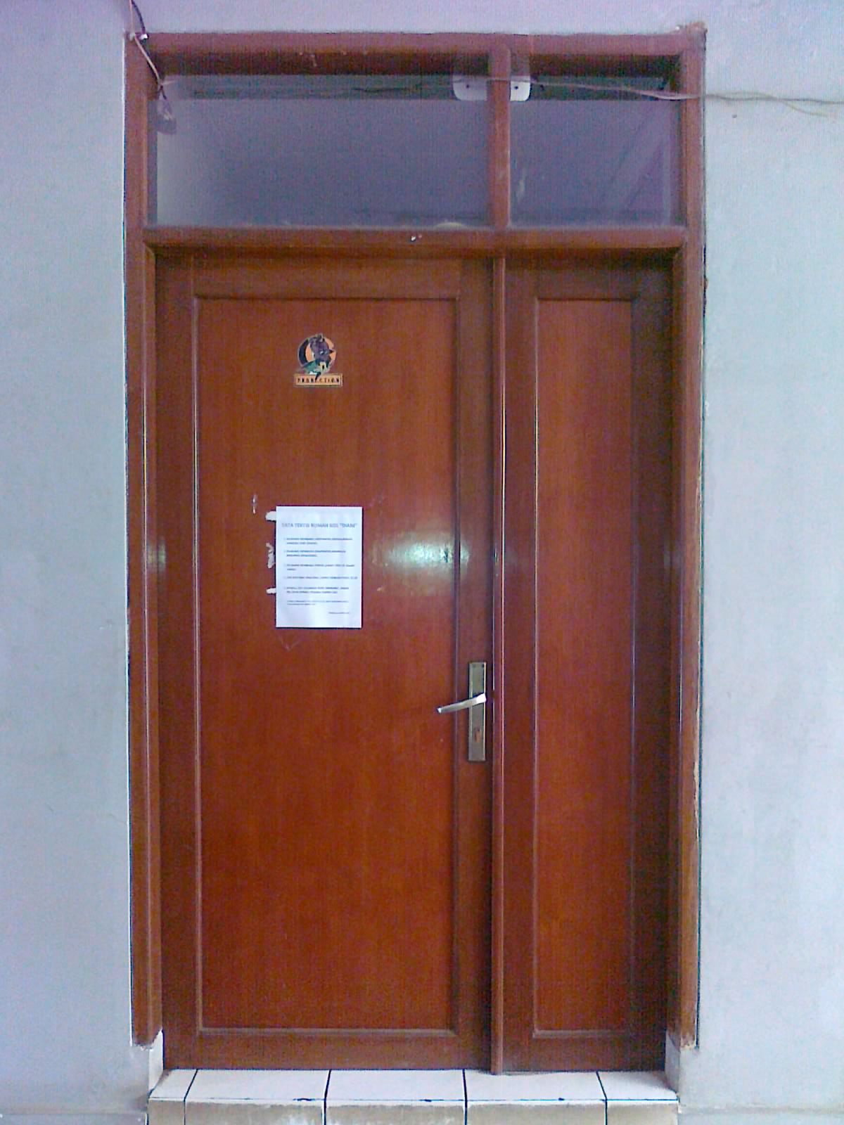 METODE BANGUNAN : PEMASANGAN KUSEN KAYU