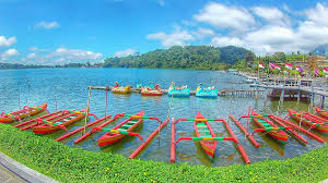 Danau Beratan Bedugul, Tabanan, Bali : Objek Wisata Indah Dengan Pura ...